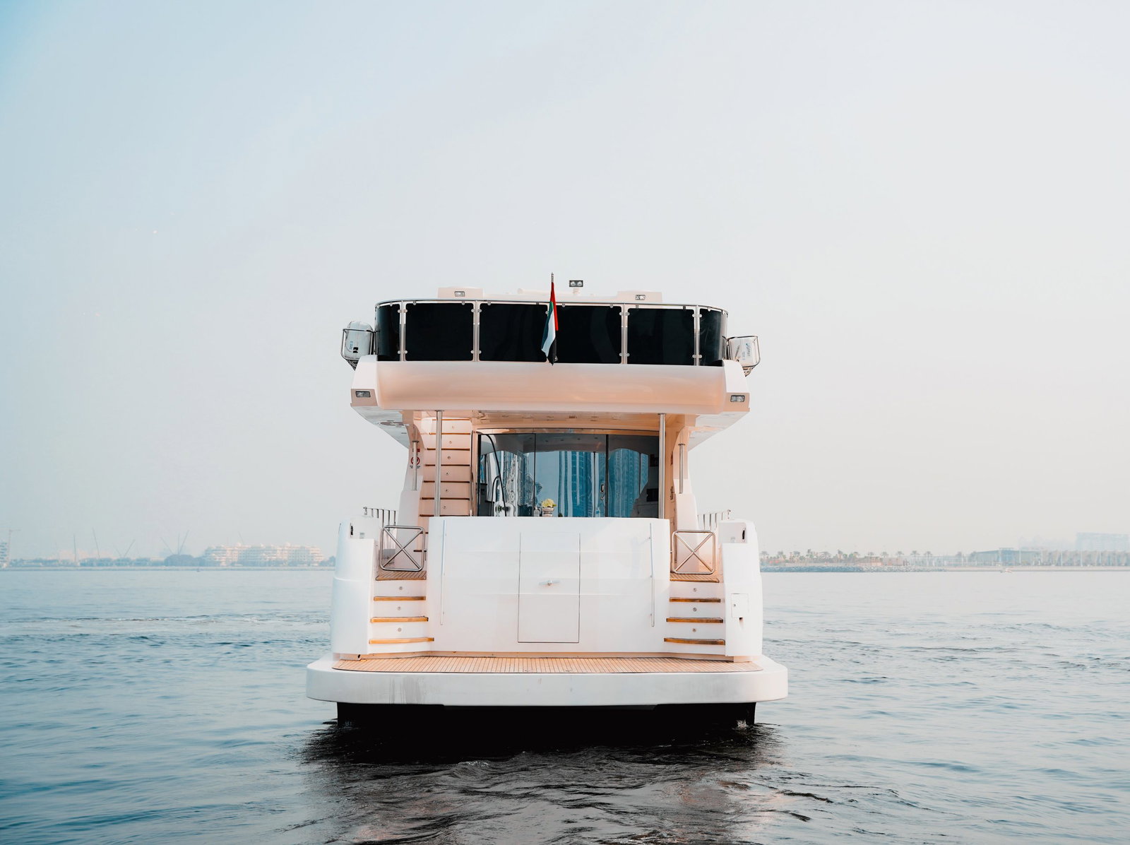 Aluguel de Iate de Luxo Luna 101 em Dubai | Hospedagem Privada Refinada